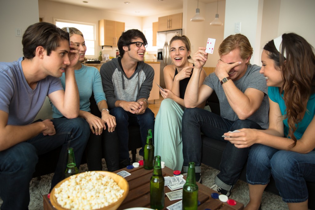 The 4 Elements That Make for the Most Awesome House Party | How's To Do